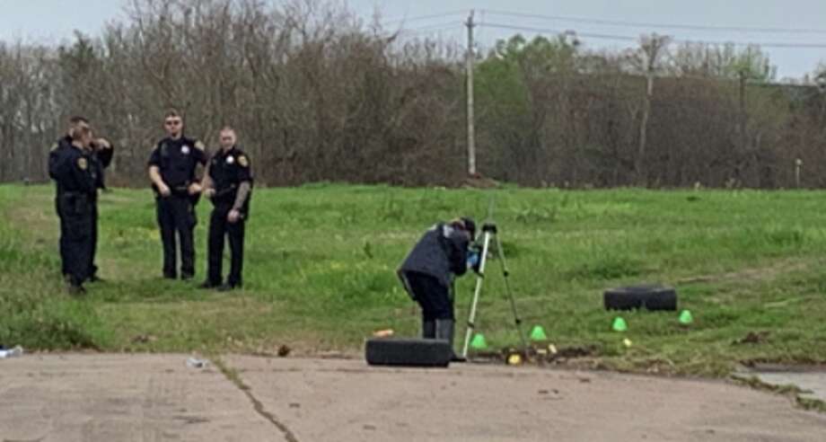 Body of partially clothed woman found in field near southeast Houston ...