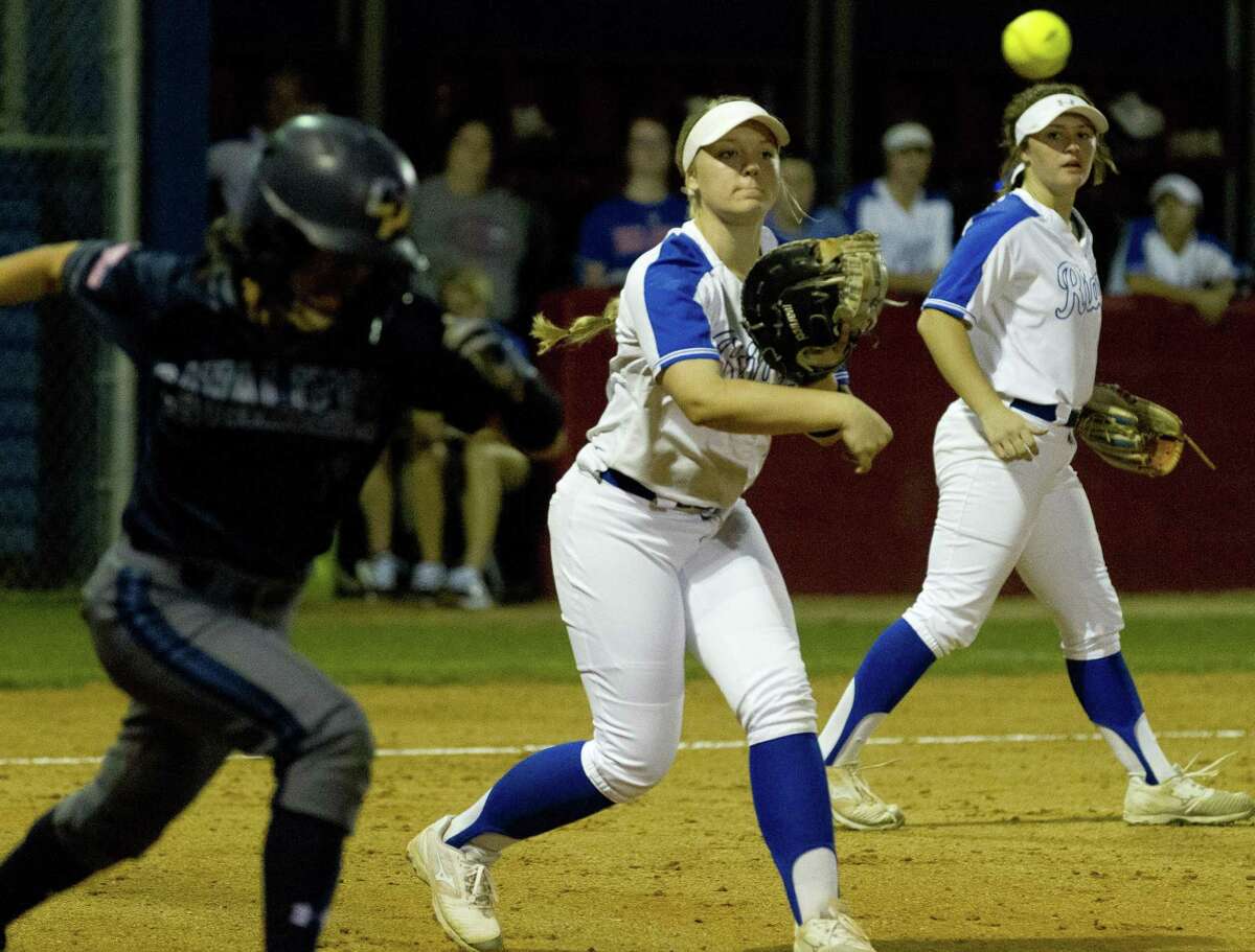 SOFTBALL: Oak Ridge pulls out victory over College Park