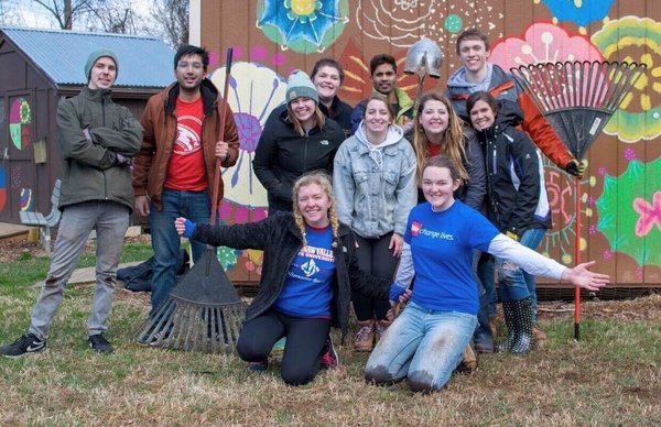 SVSU students spend spring break volunteering
