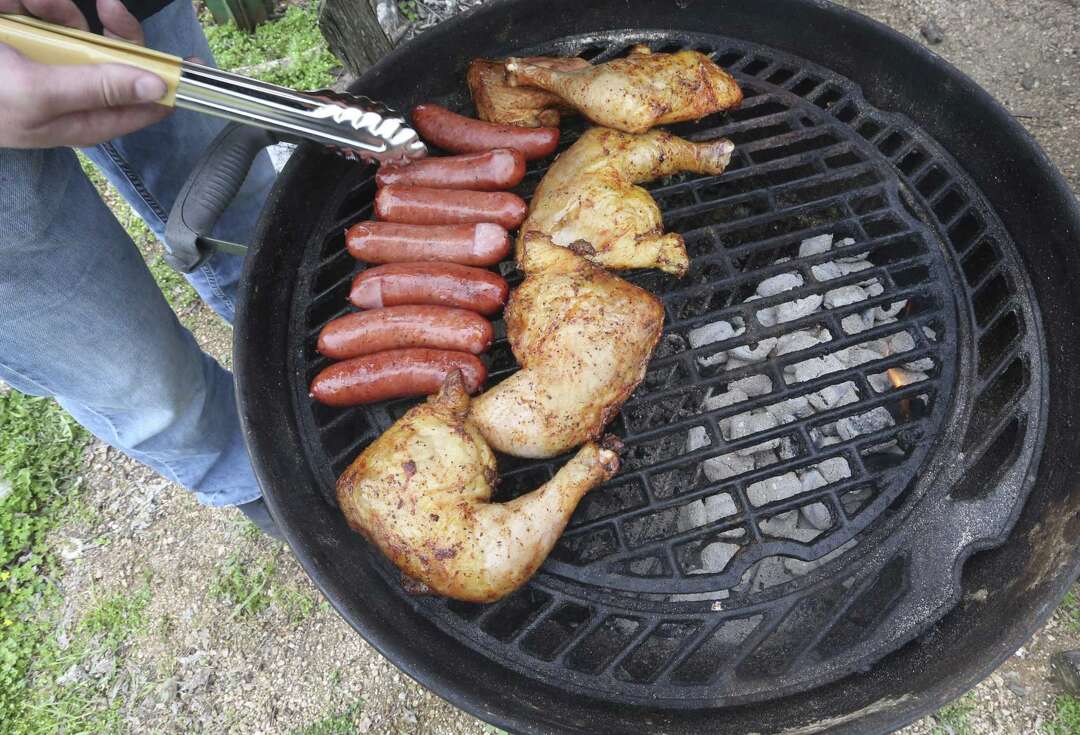 How to control the fire temperature for grilling and smoking consistency