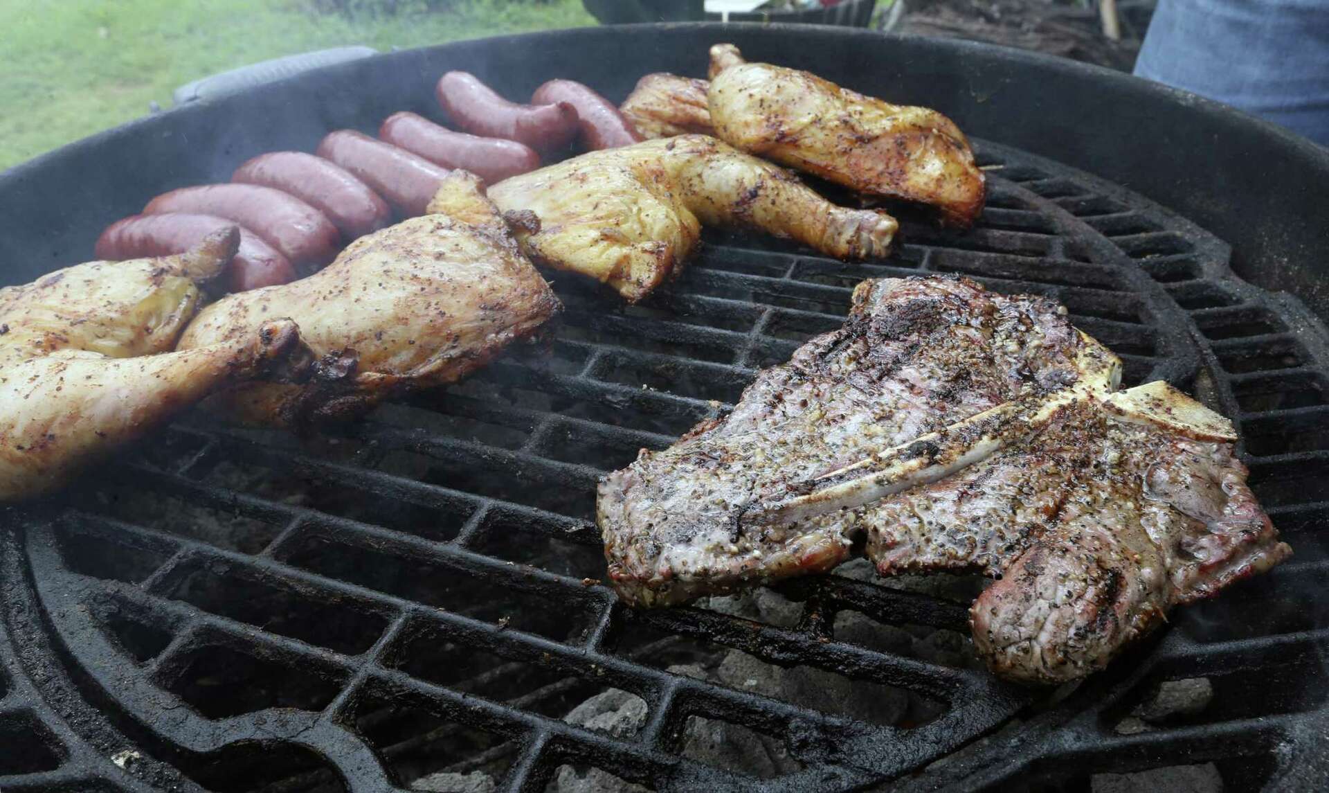 How to control the fire temperature for grilling and smoking consistency