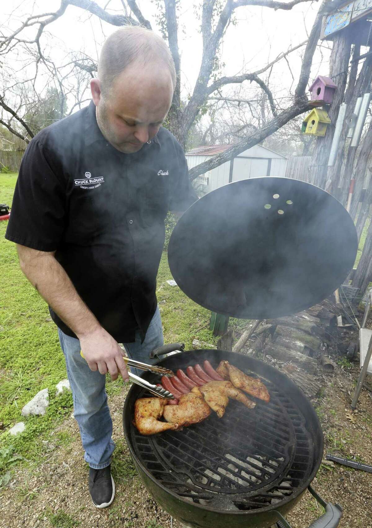 How to control the fire temperature for grilling and smoking consistency