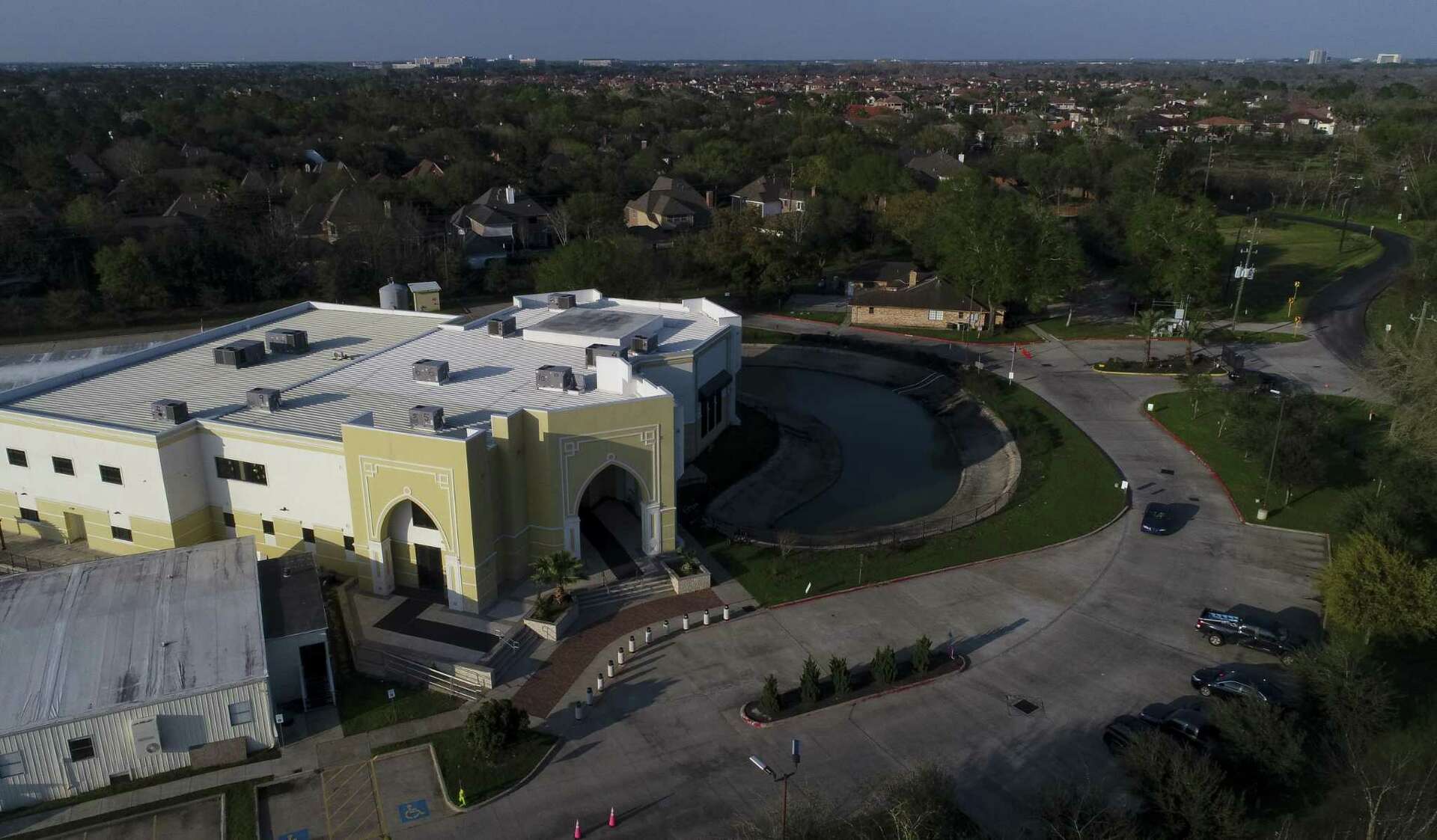 Years after pig races, support for Katy mosque shows improved relations ...