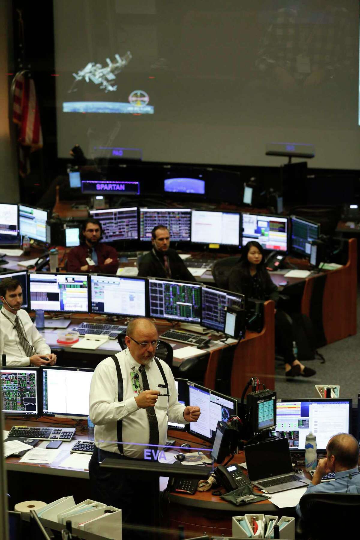 NASA mission controller braves flooding Thursday to keep space station ...