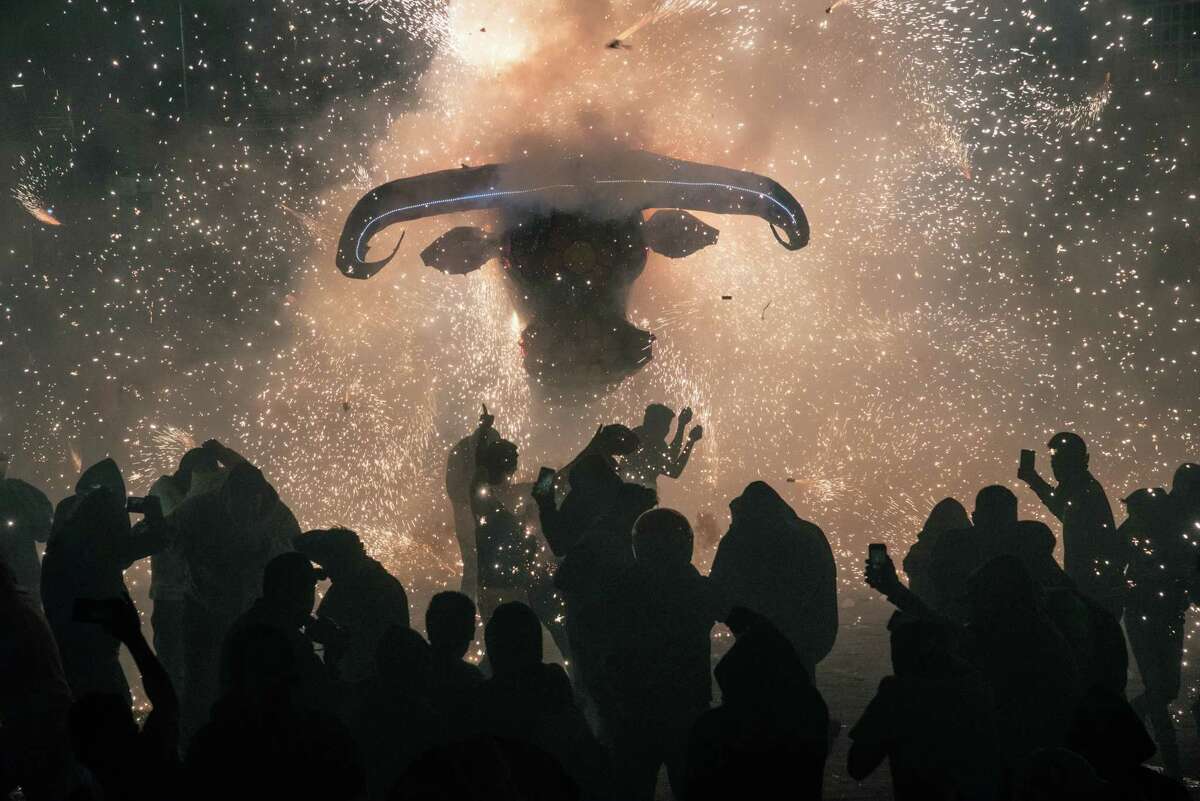 Explosive photos show fireworks at National Pyrotechnic Festival in Mexico