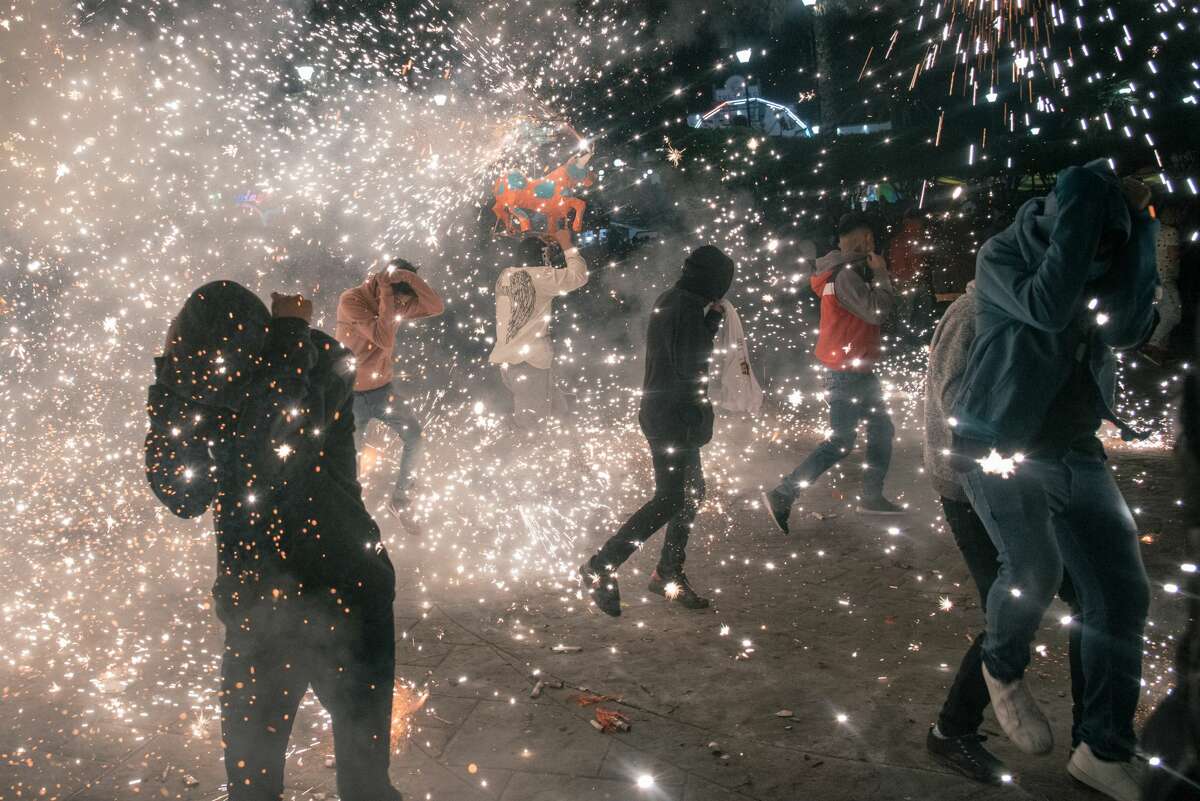 Explosive photos show fireworks at National Pyrotechnic Festival in Mexico
