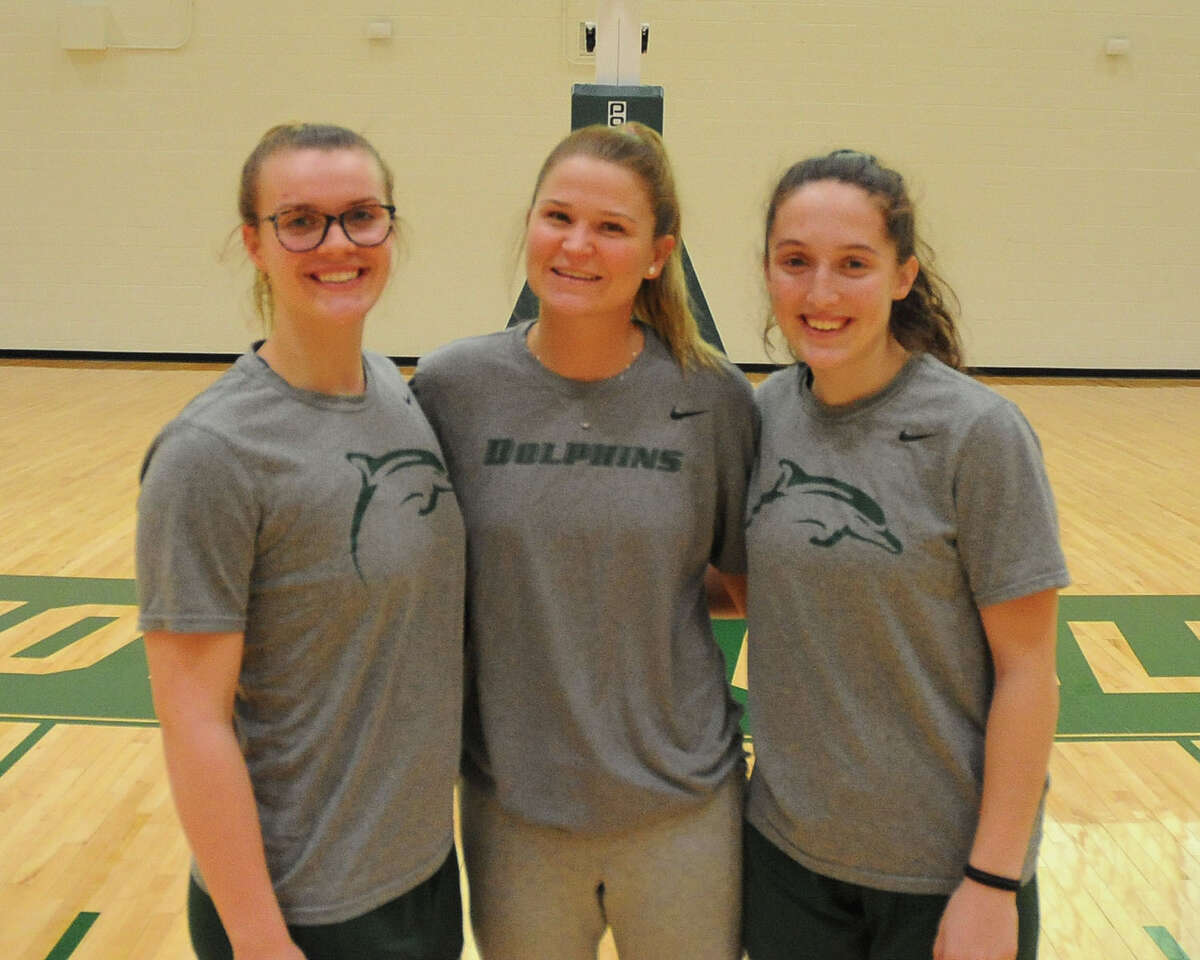 Basketball coach Gina Castelli's local recruits key to NCAA title run