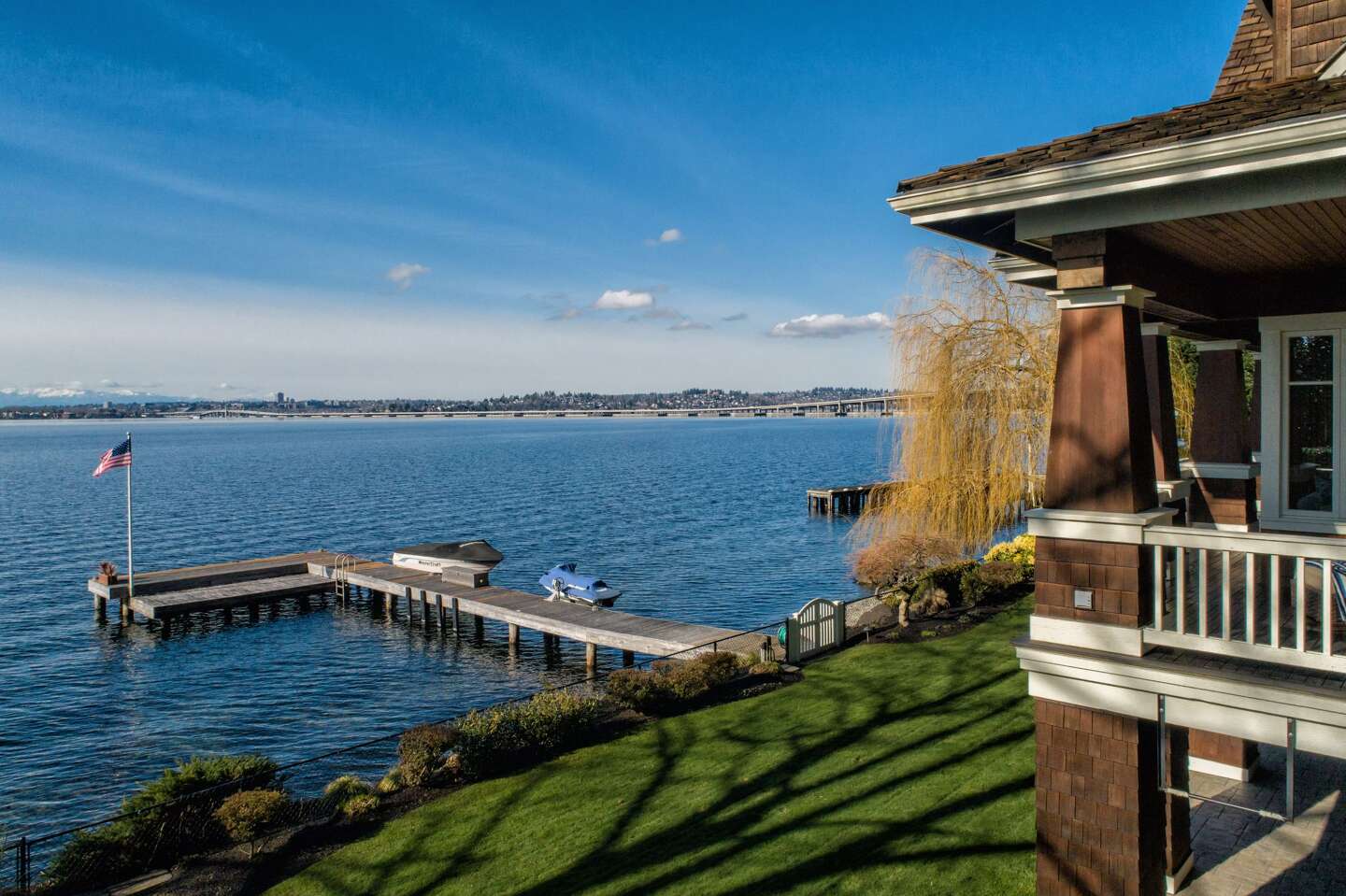$9.25M home on Lake Washington is accessed by tram, includes private ...