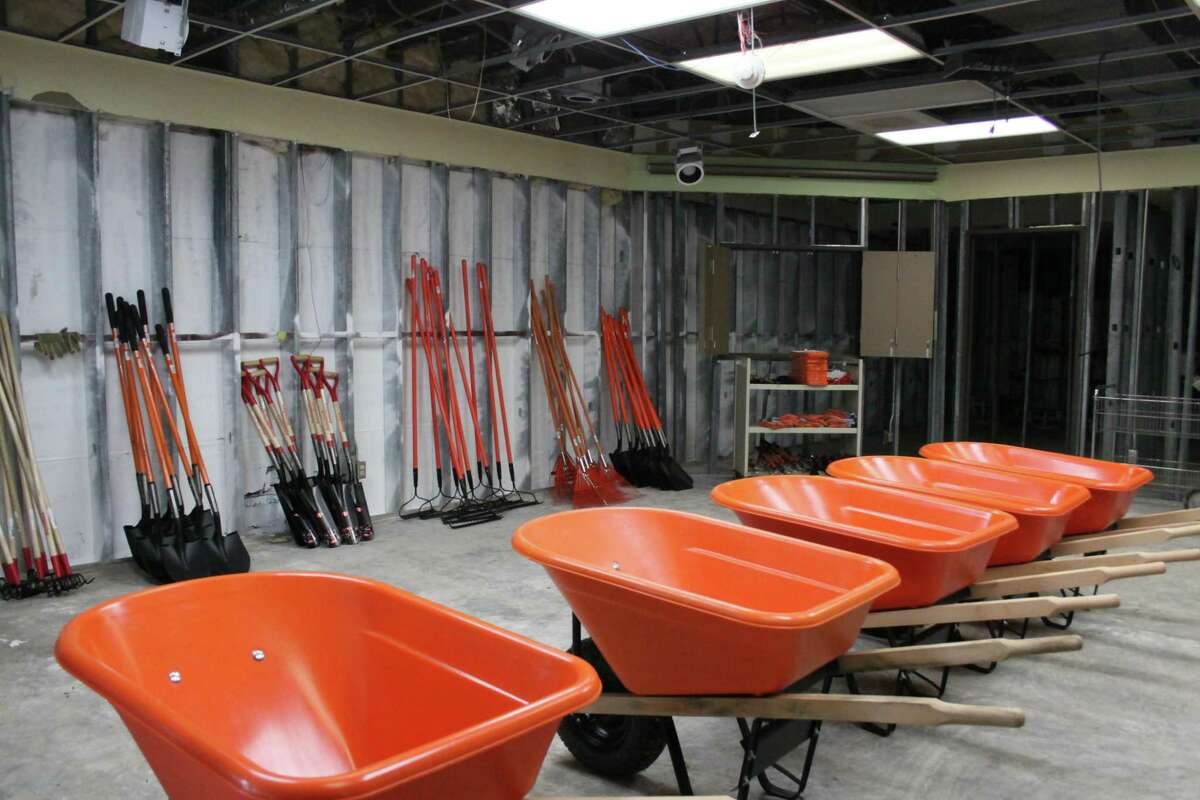 Baldwin Boettcher Library lets patrons check out gardening tools