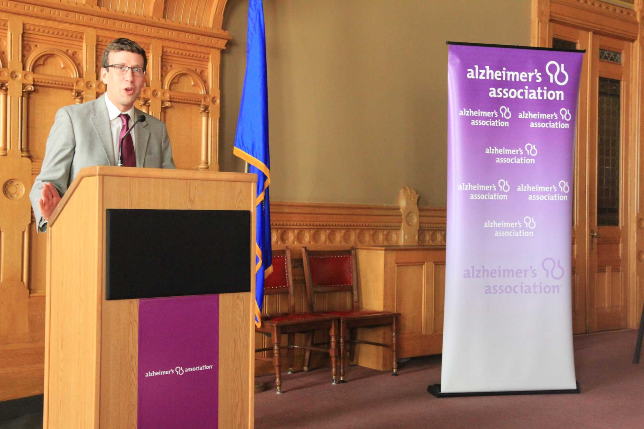 Sen. Lesser lauds Connecticut Alzheimer’s advocacy agency