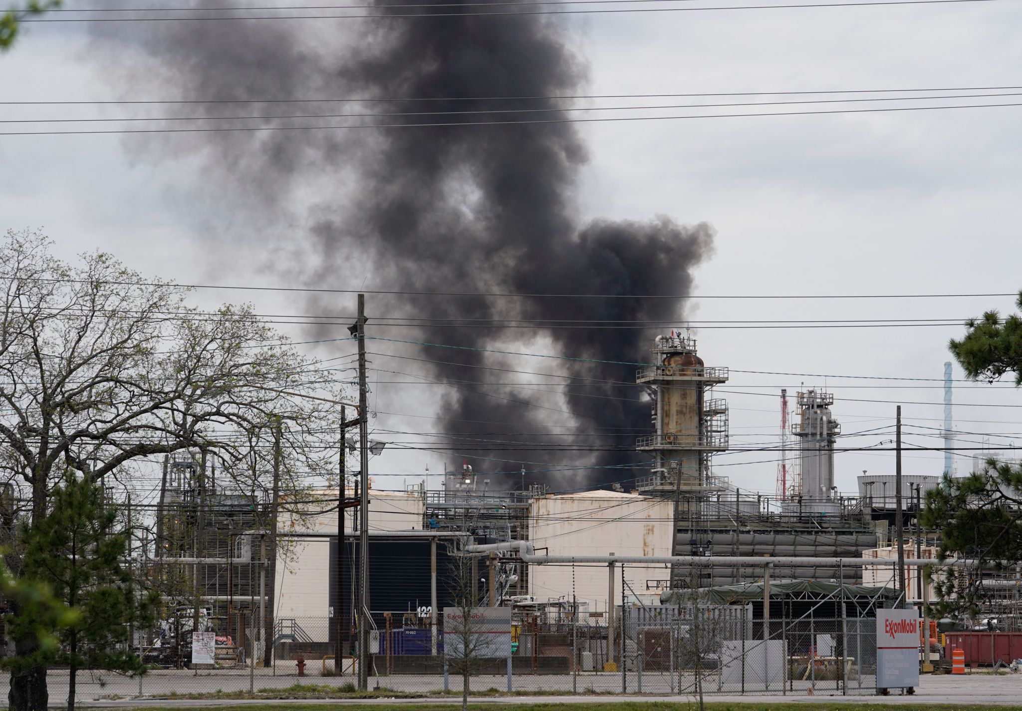Fire contained at Exxon's Baytown facility