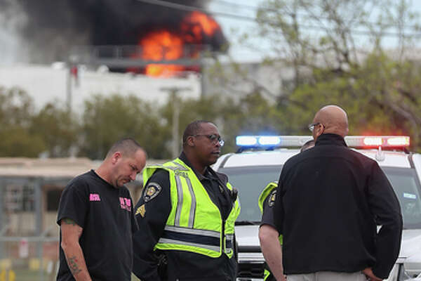 Deer Park plant fire spreads to five more tanks; shelter-in-place ...