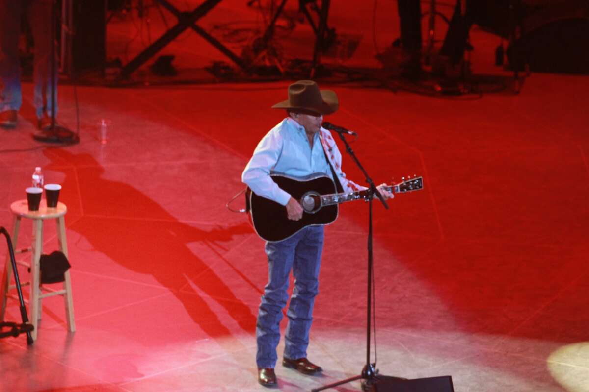 George Strait makes a triumphant return to RodeoHouston