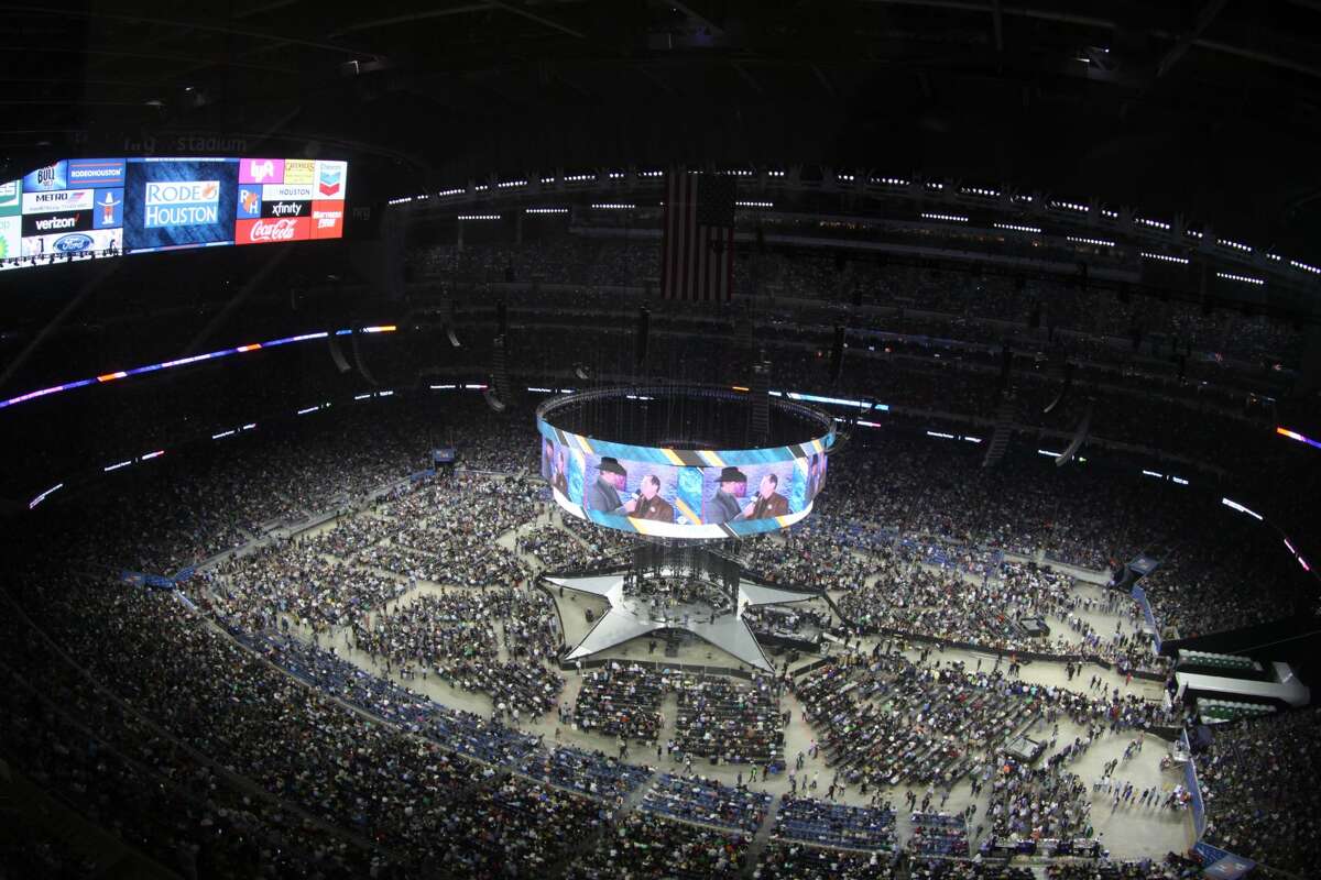 George Strait makes a triumphant return to RodeoHouston