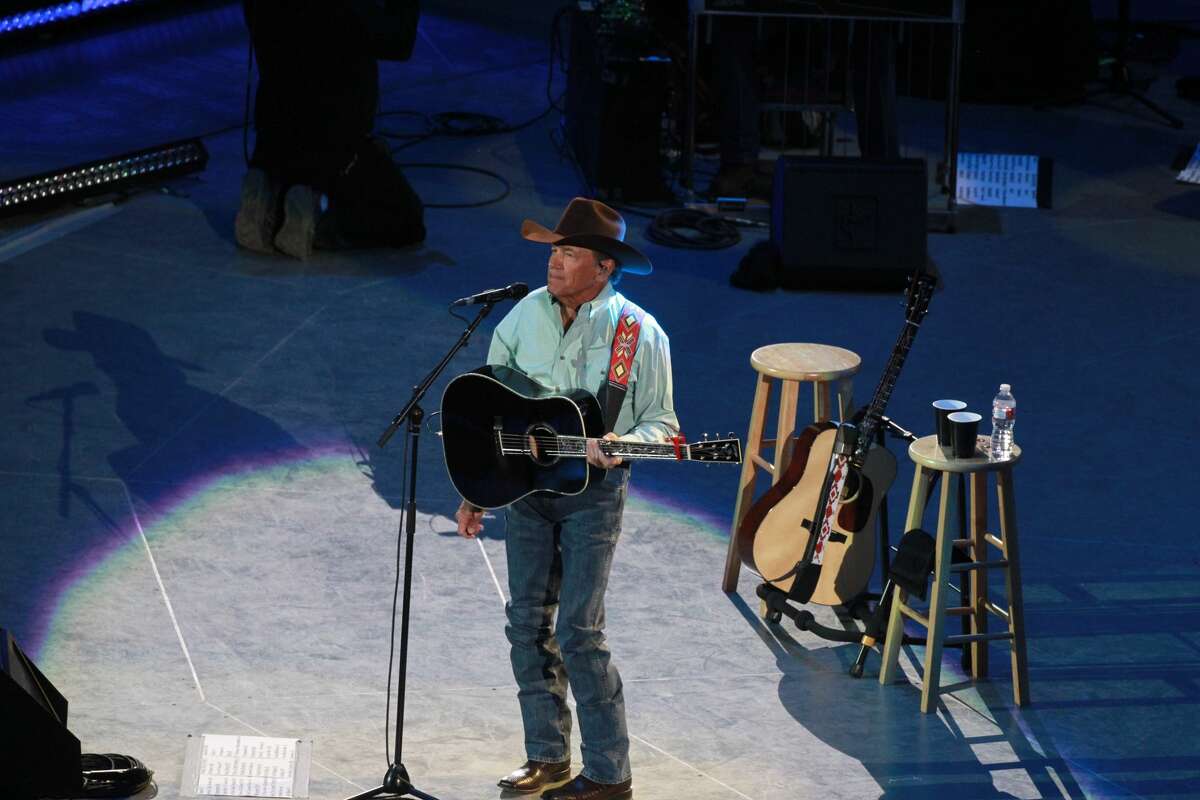 George Strait makes a triumphant return to RodeoHouston