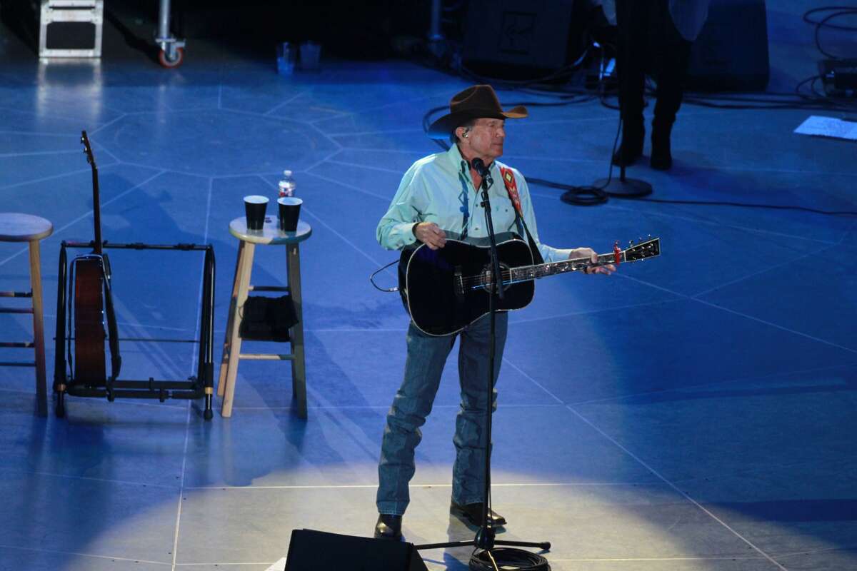 George Strait makes a triumphant return to RodeoHouston