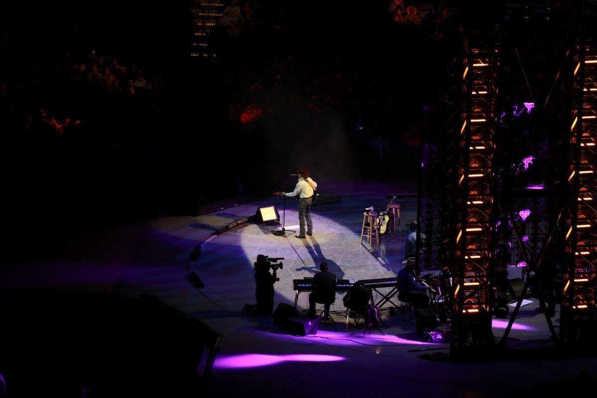 George Strait makes a triumphant return to RodeoHouston