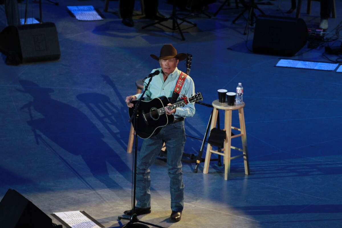George Strait makes a triumphant return to RodeoHouston