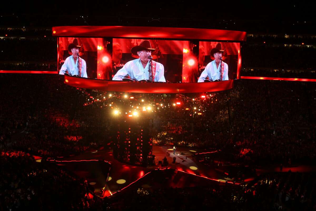 George Strait makes a triumphant return to RodeoHouston