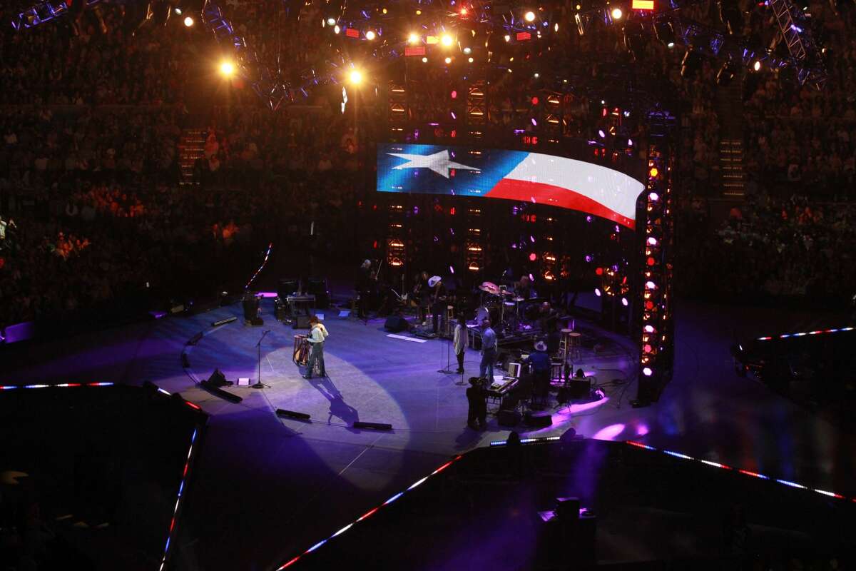 George Strait makes a triumphant return to RodeoHouston