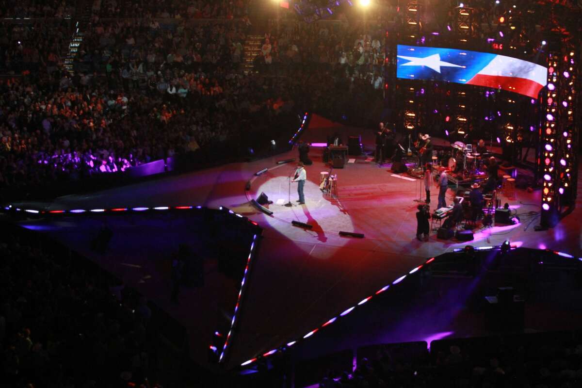 George Strait makes a triumphant return to RodeoHouston