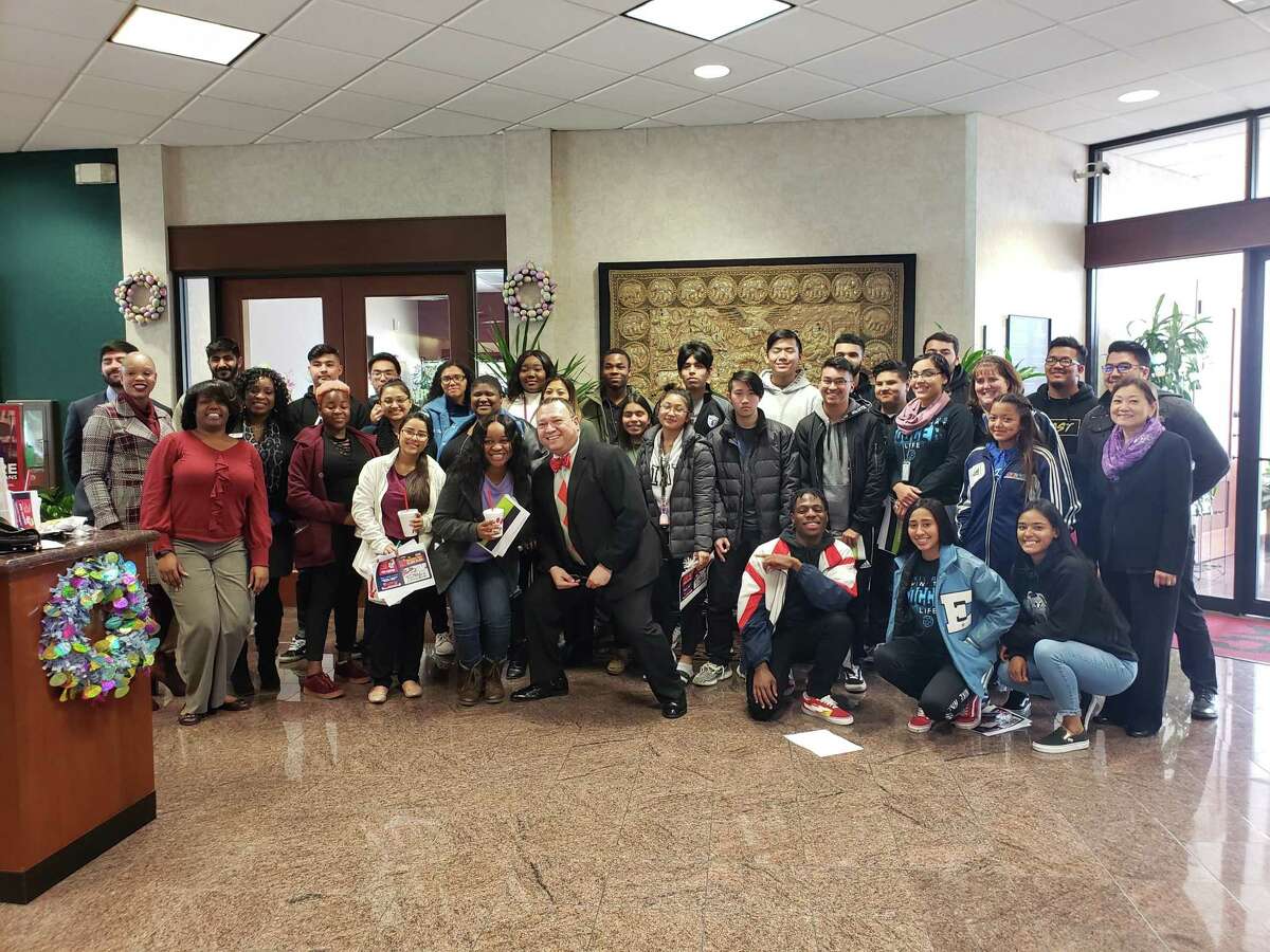 Elsik students get an education at lunch-and-learn class