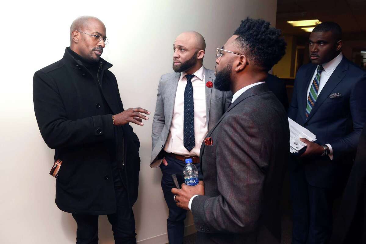 Van Jones pushes for justice reforms at Quinnipiac