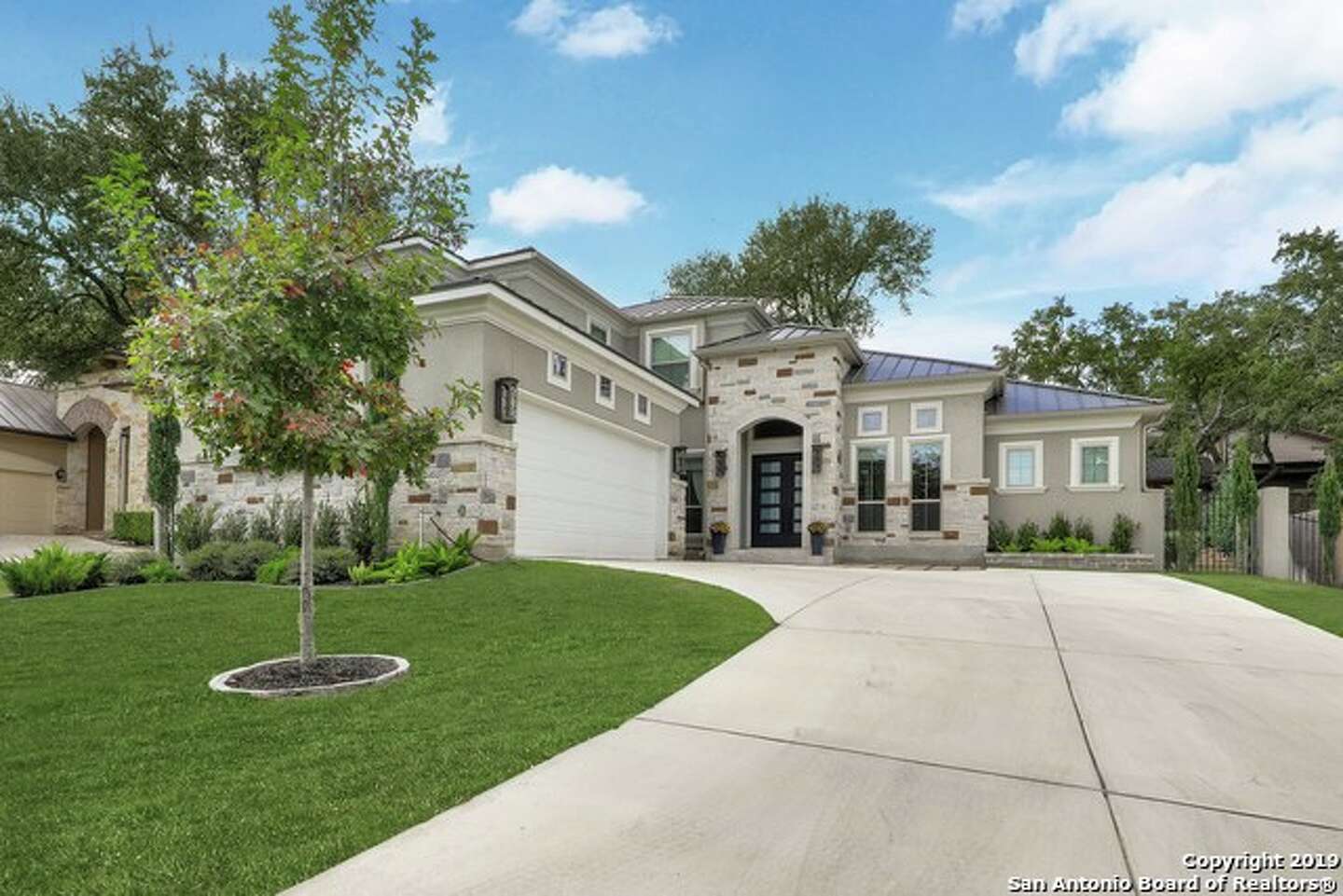 Photos show the dramatic difference between an $800K home in Texas and ...