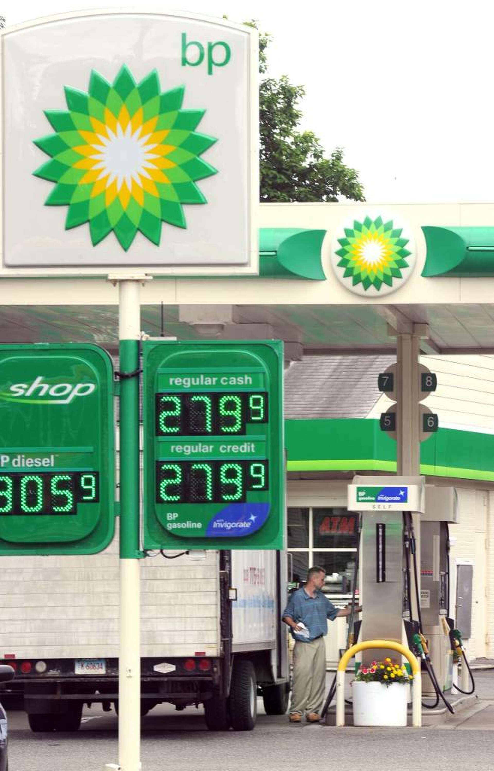 Boycotting BP gas stations will only hurt local owners, experts say