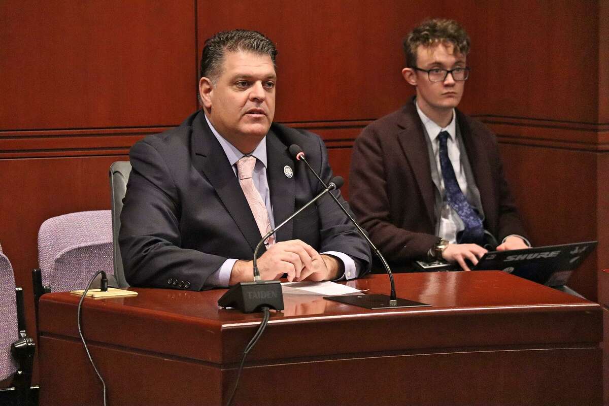 $500 fines for trucks, trailers, buses that stray onto CT parkways