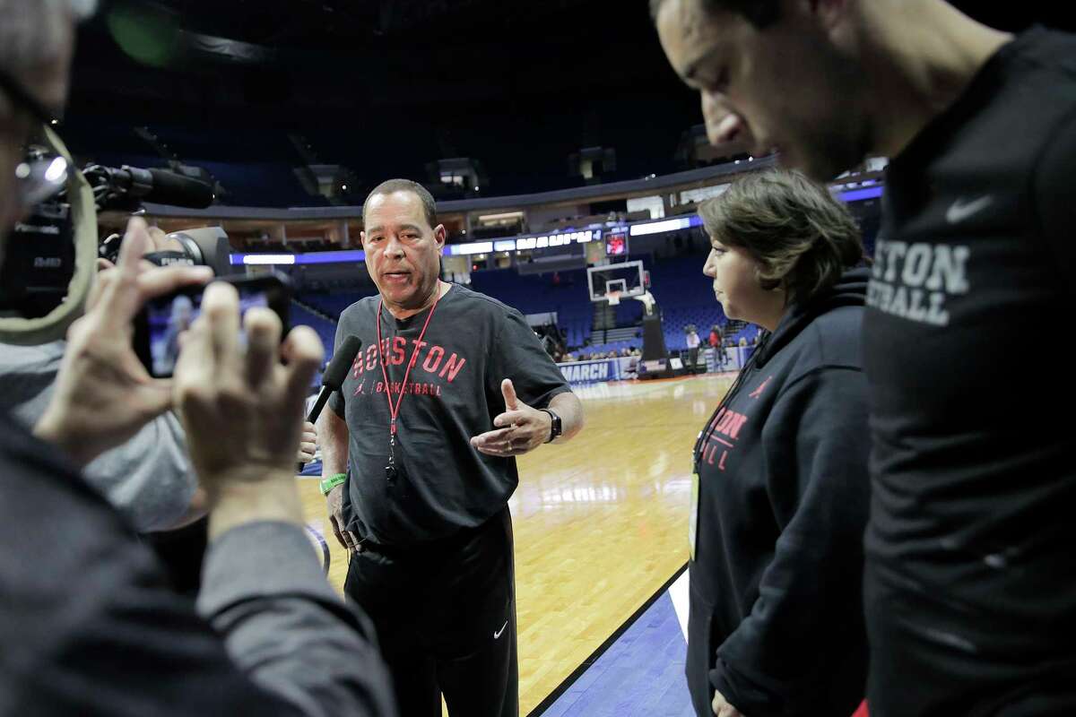 Houston Cougars practice before NCAA Tournament