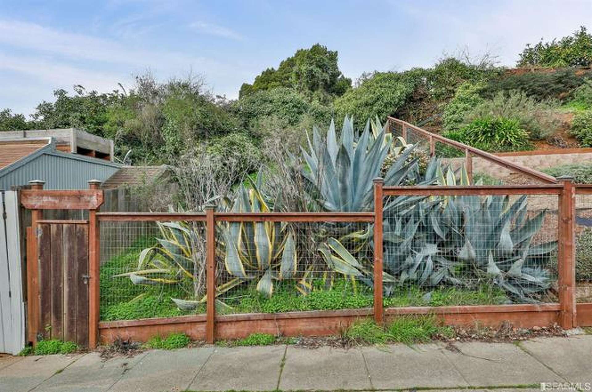 An empty lot with approved site plans in Glen Park listed for $1.85 million
