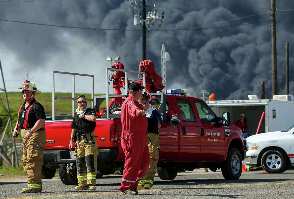 New fire erupts at Deer Park plant as leaking toxins close Ship Channel