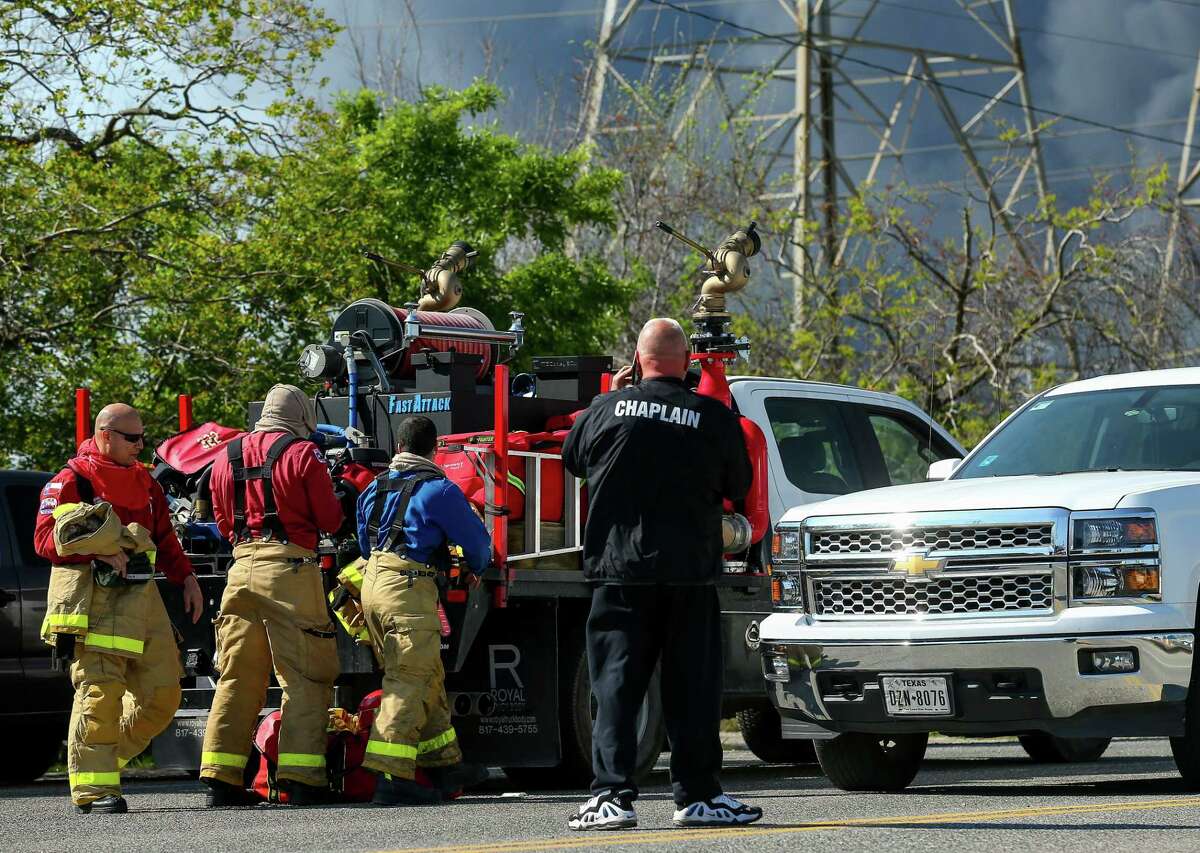 New fire erupts at Deer Park plant as leaking toxins close Ship Channel