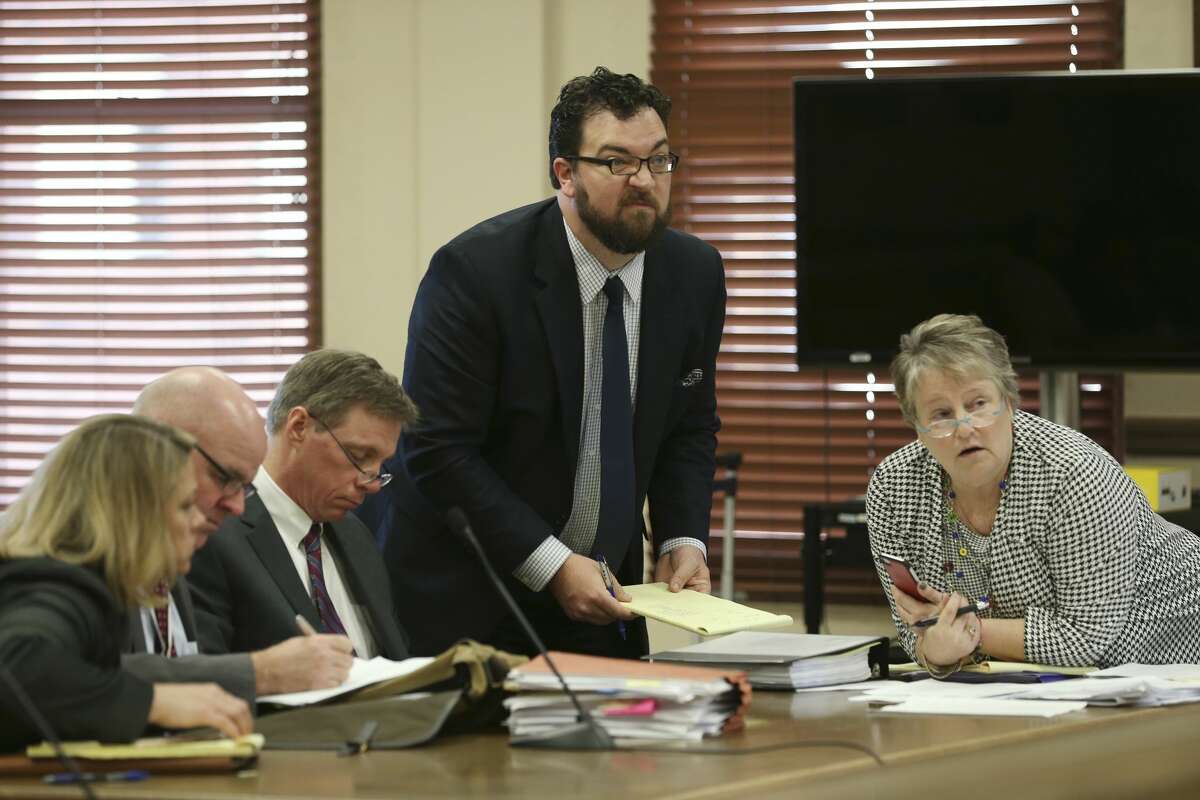 Lawyer seeks to remove judge in Thrash case