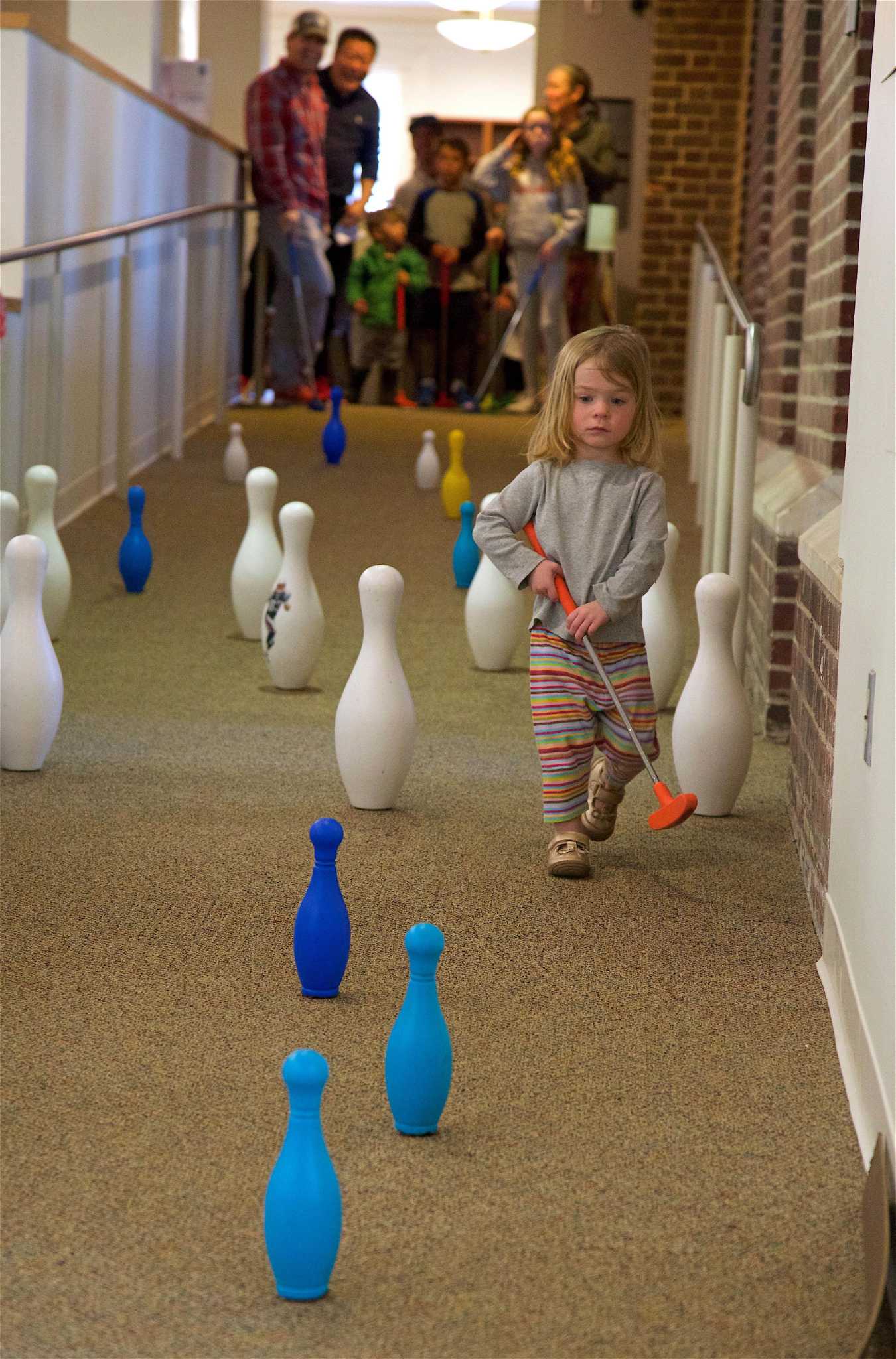 In Pictures / Hundreds tee up for mini golf fun