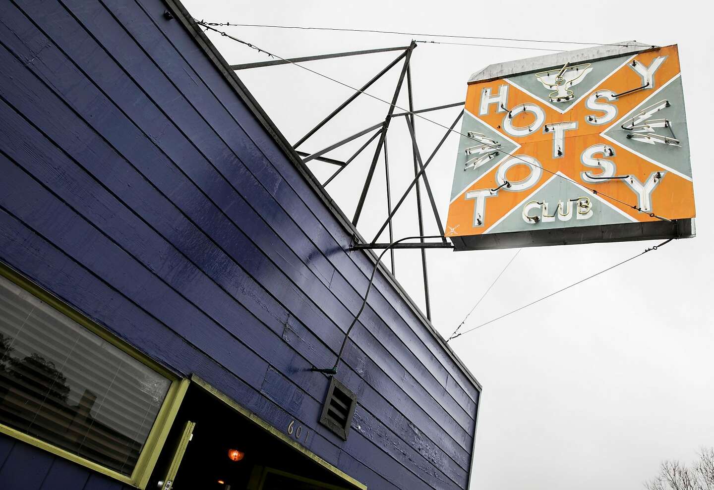 From Albany dive bar to Bay Area favorite, the Hotsy Totsy has a story ...