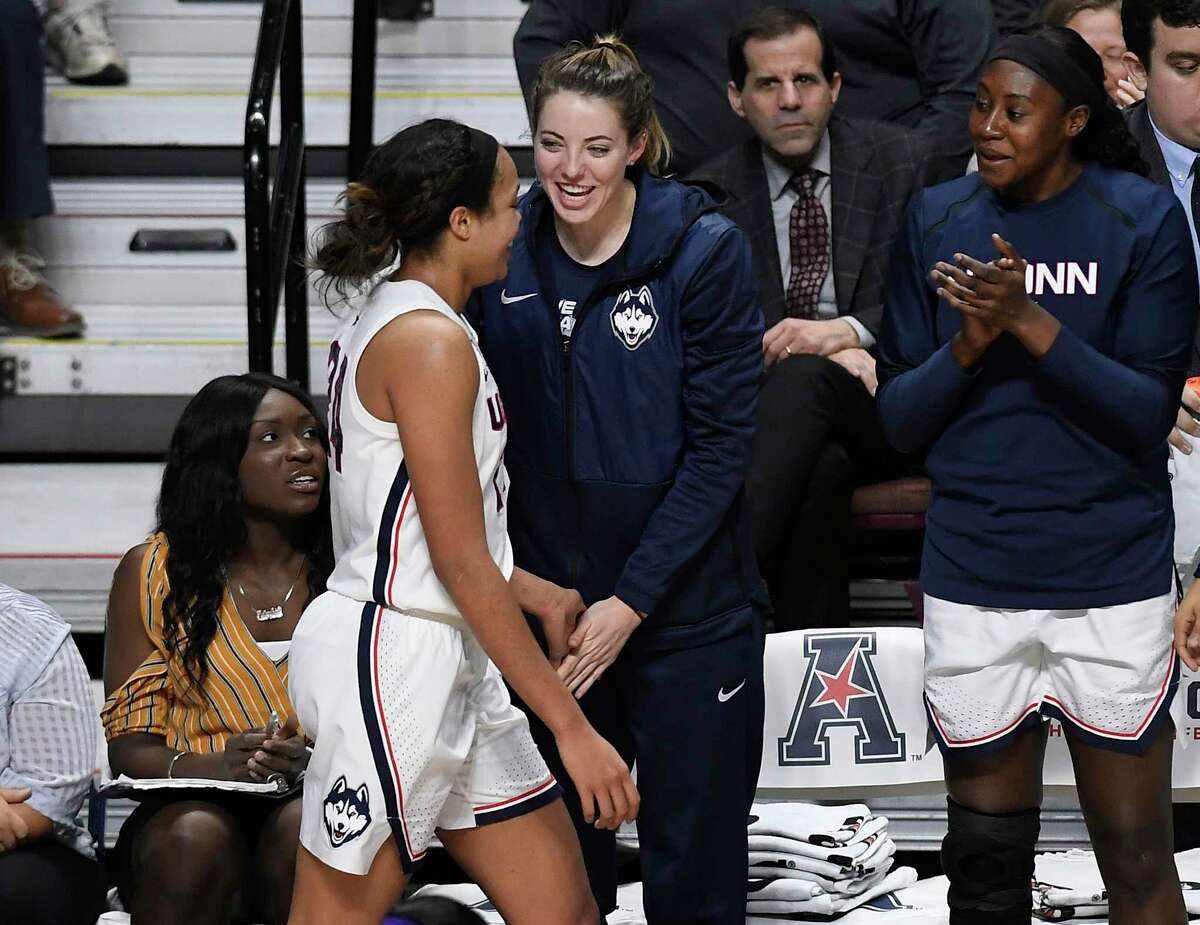 Katie Lou Samuelson turns her back on injury