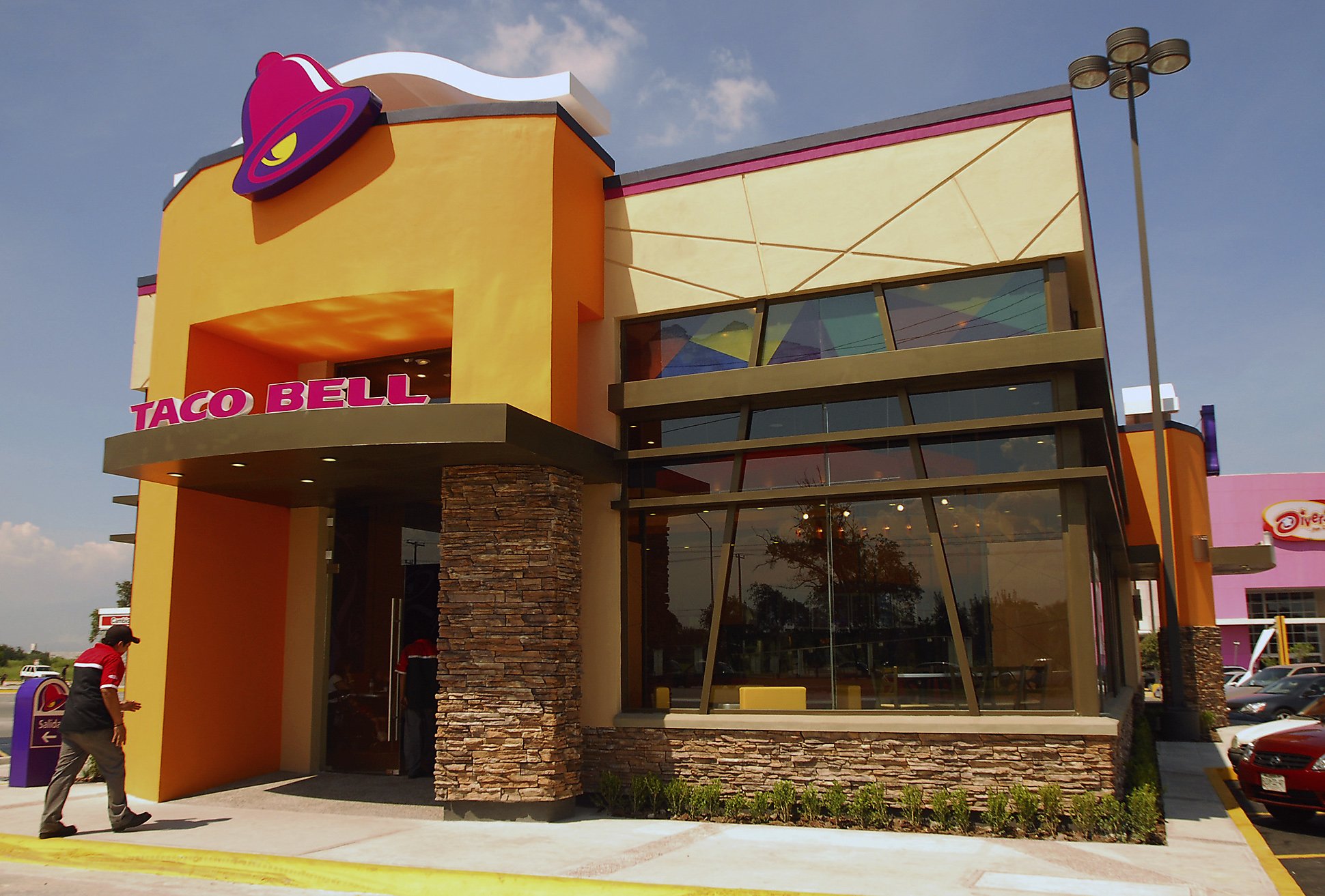 Taco Bell’s Beefy Crunch Burrito is making a comeback after 5 years