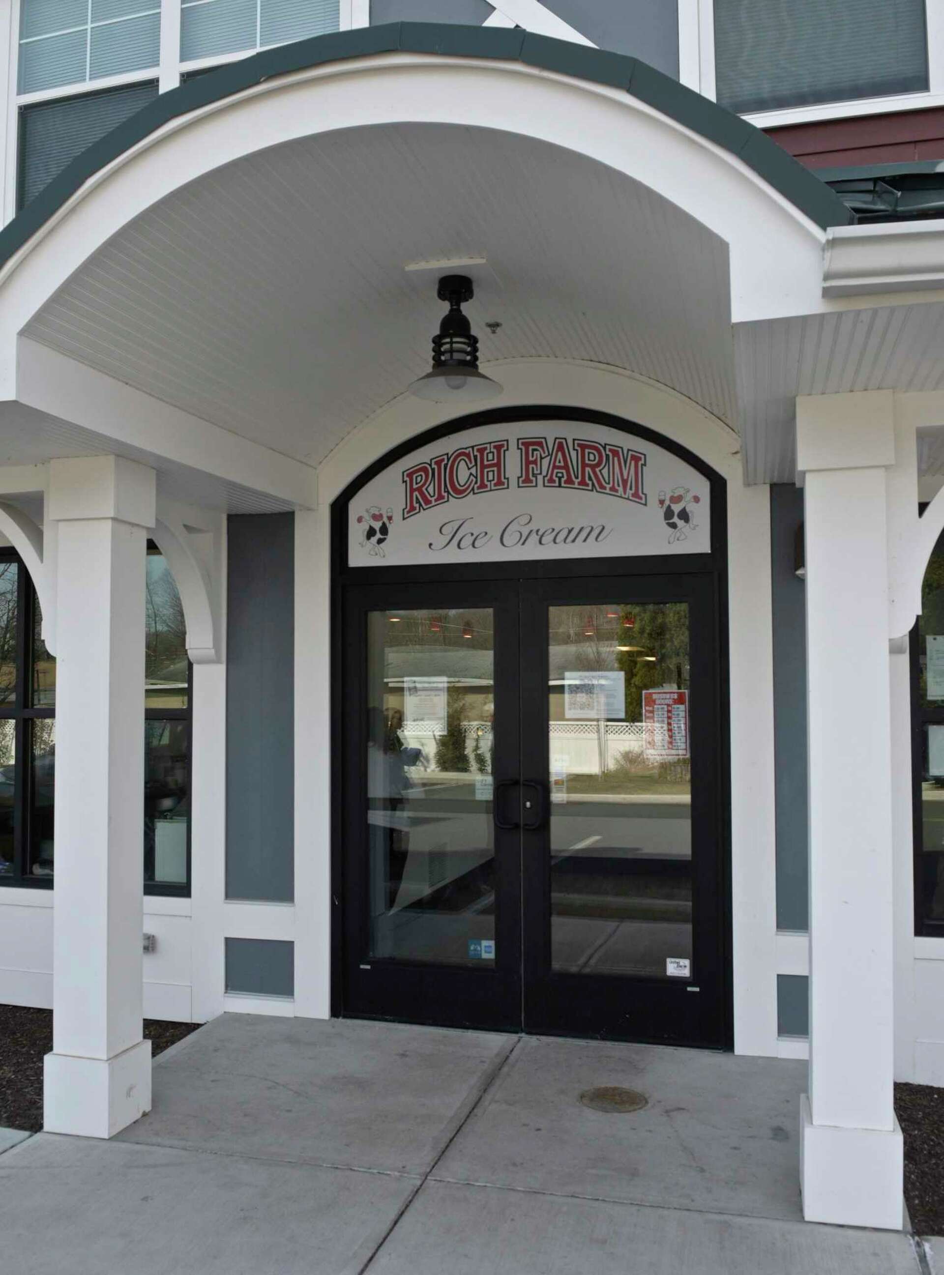 Sweet Scoops takes over location of Rich Farm Ice Cream in Brookfield