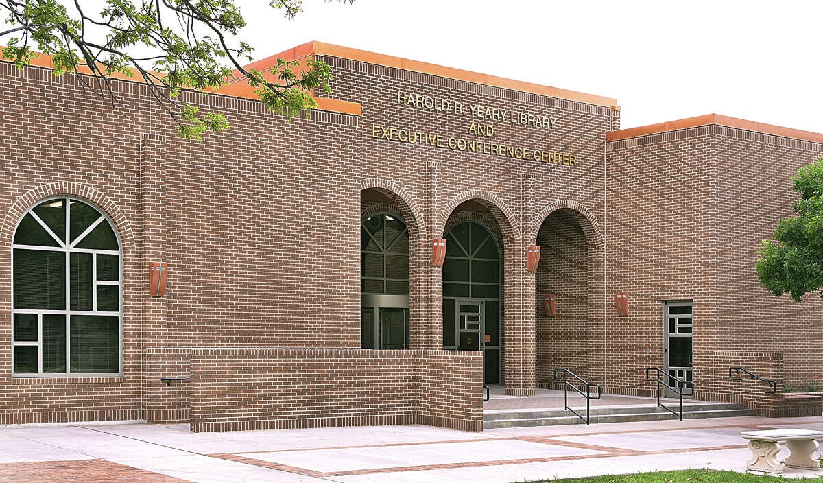 LC opens new state-of-the-art library, conference center