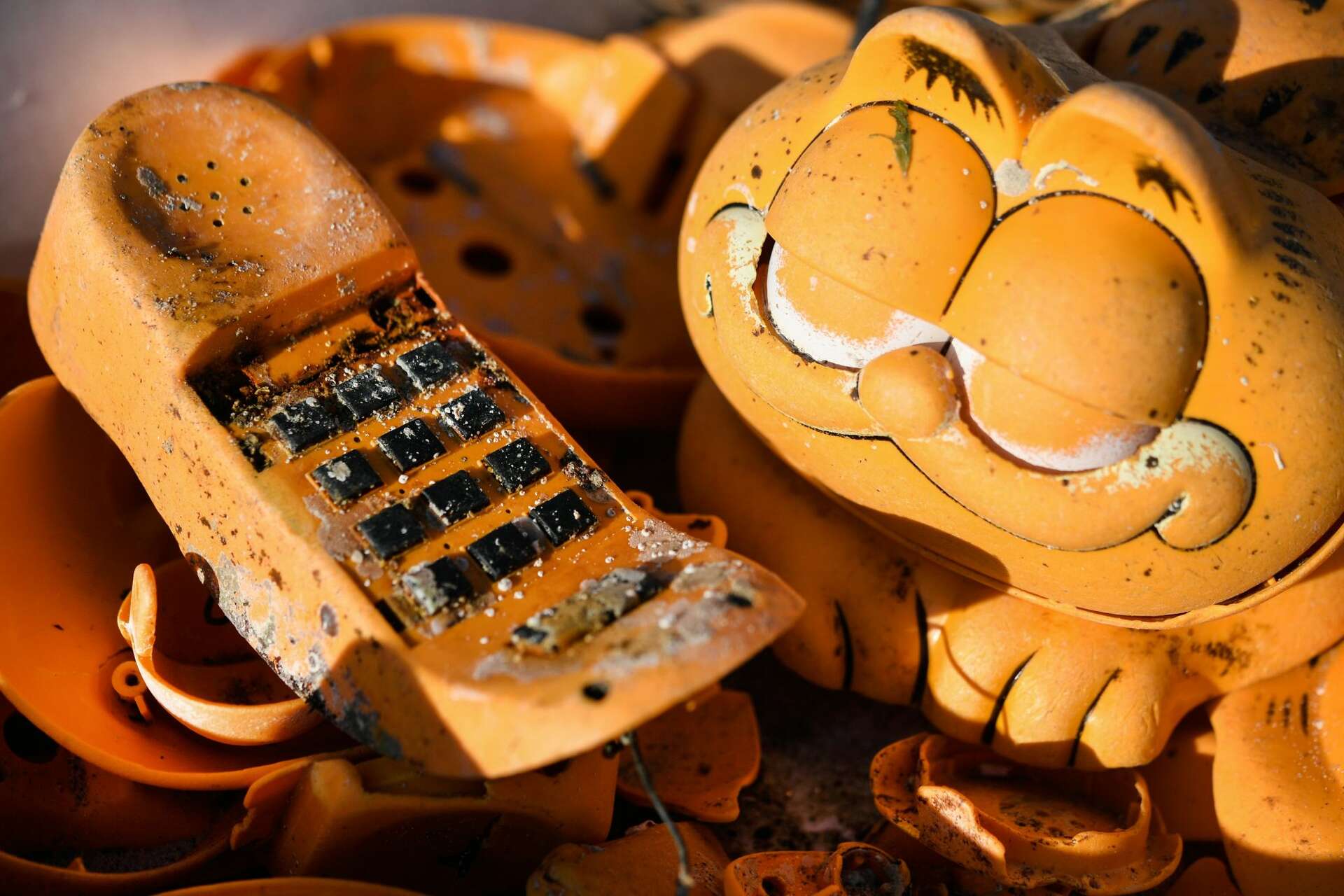 For 30 years, Garfield phones kept washing up on a French beach. Now ...