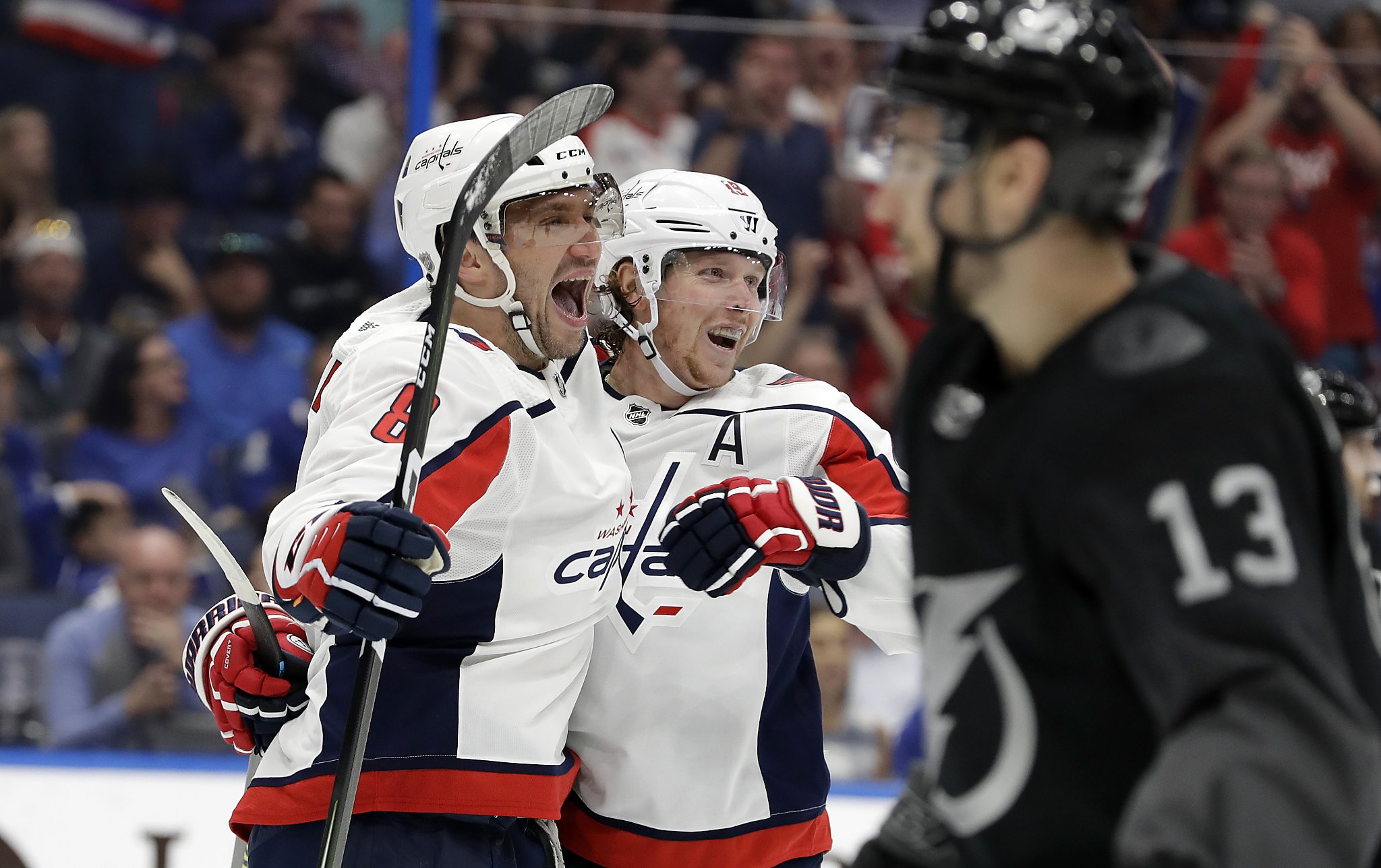 Alex Ovechkin hits milestone as Capitals top Lightning