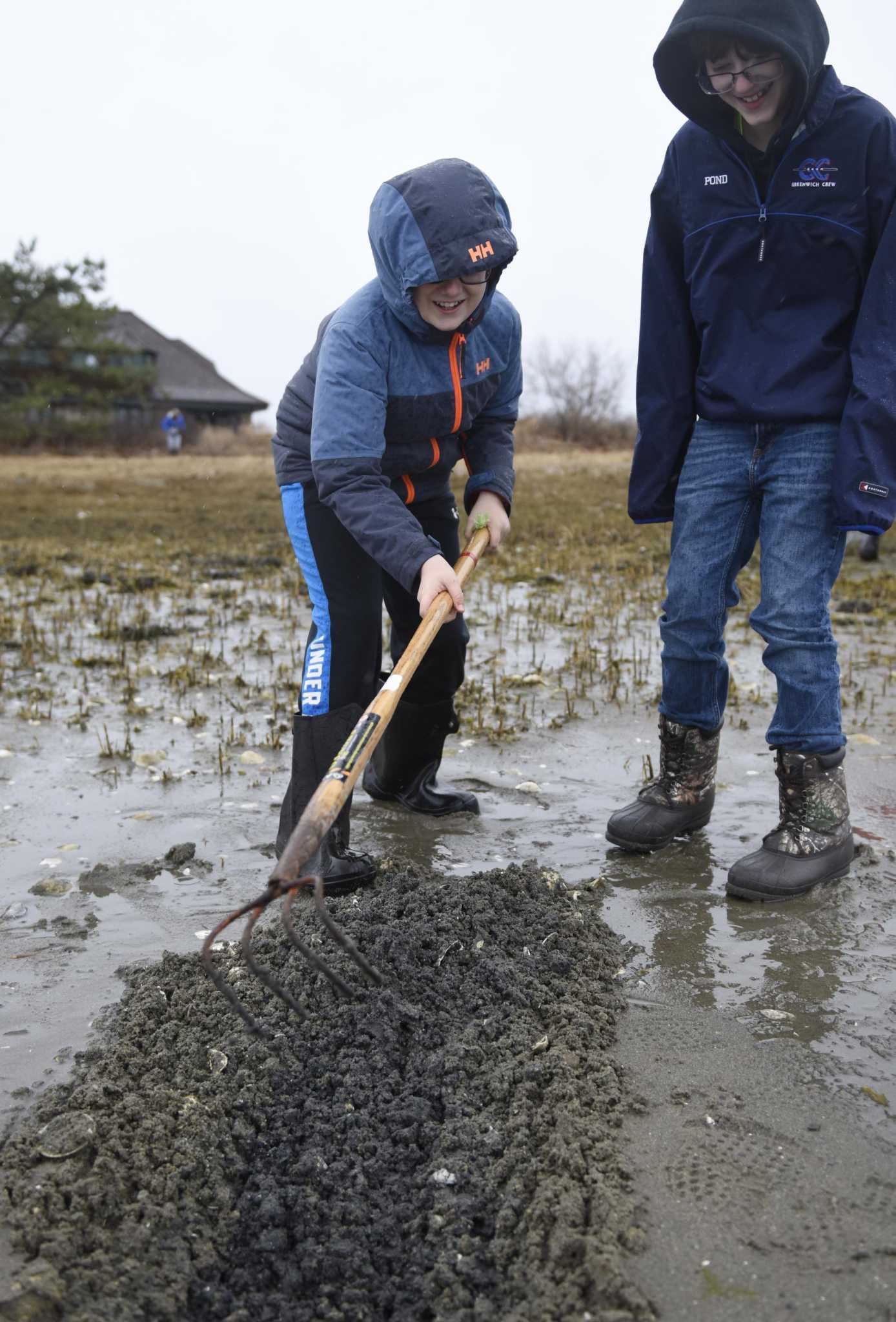 Hands-on shellfishing lesson in Greenwich