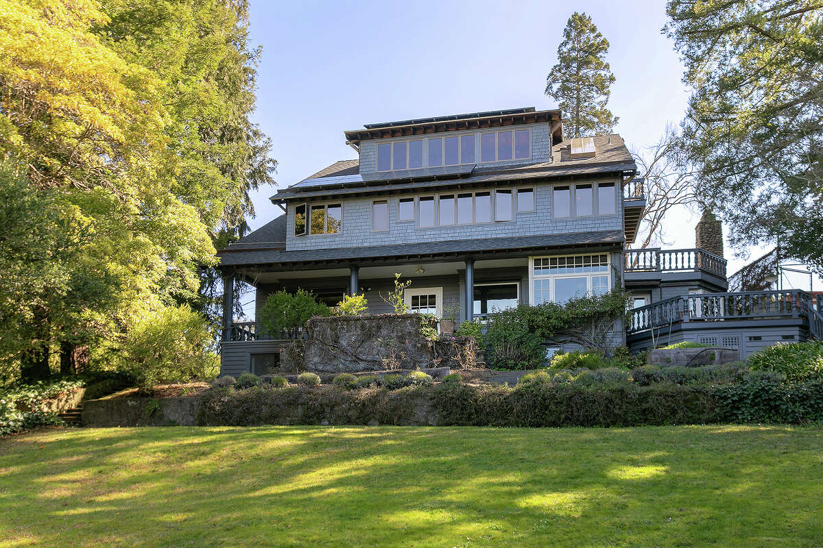 A bathtub with a bay view? Berkeley home blends vintage and modern with ...