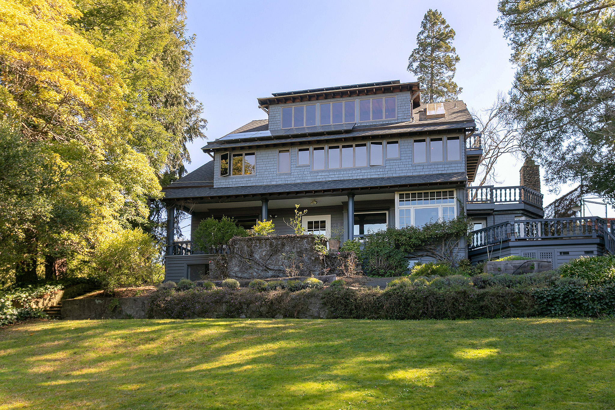 A bathtub with a bay view? Berkeley home blends vintage and modern with ...