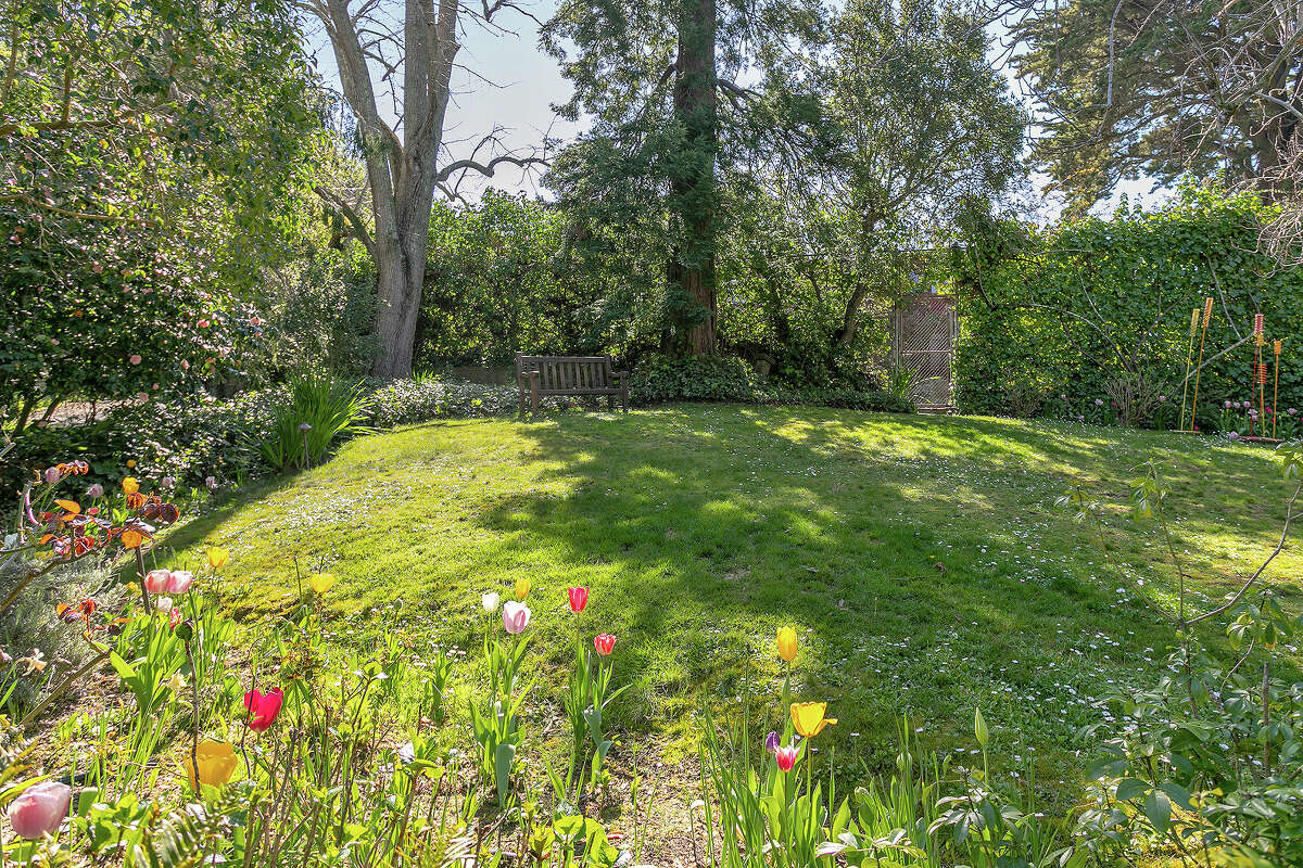 A bathtub with a bay view? Berkeley home blends vintage and modern with ...