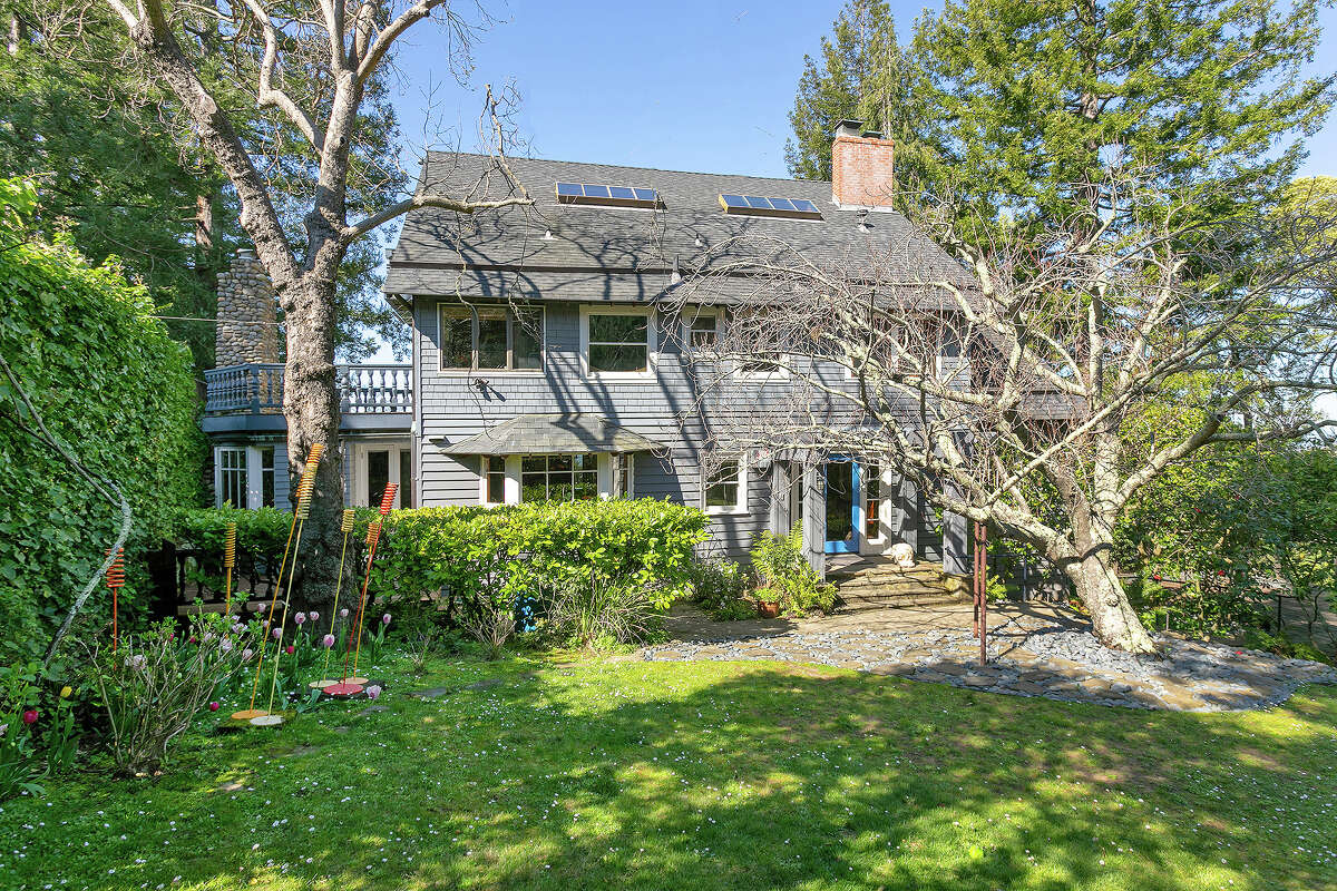 A bathtub with a bay view? Berkeley home blends vintage and modern with ...