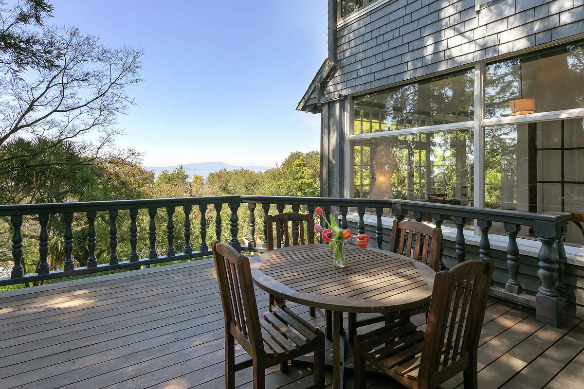A bathtub with a bay view? Berkeley home blends vintage and modern with ...