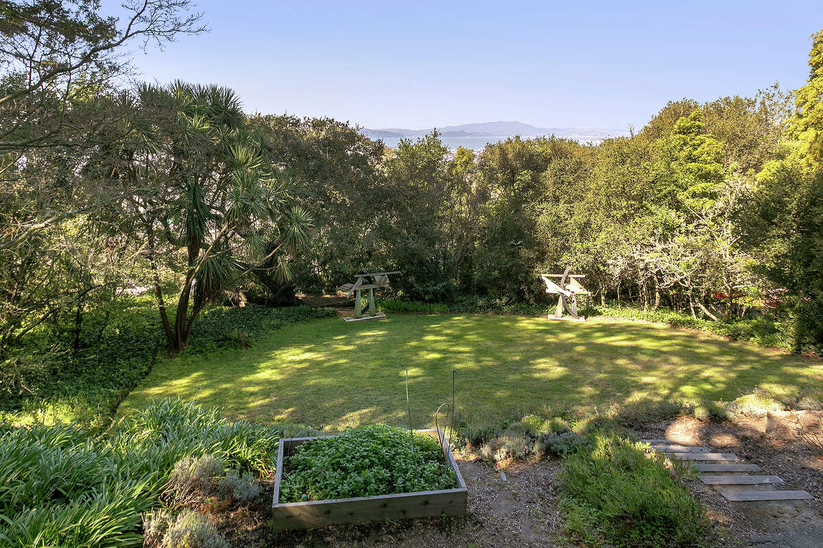 A bathtub with a bay view? Berkeley home blends vintage and modern with ...